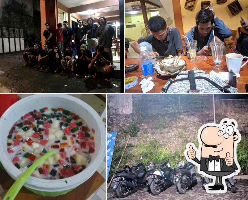 Ezzy Cafe, Jember - Restaurant reviews