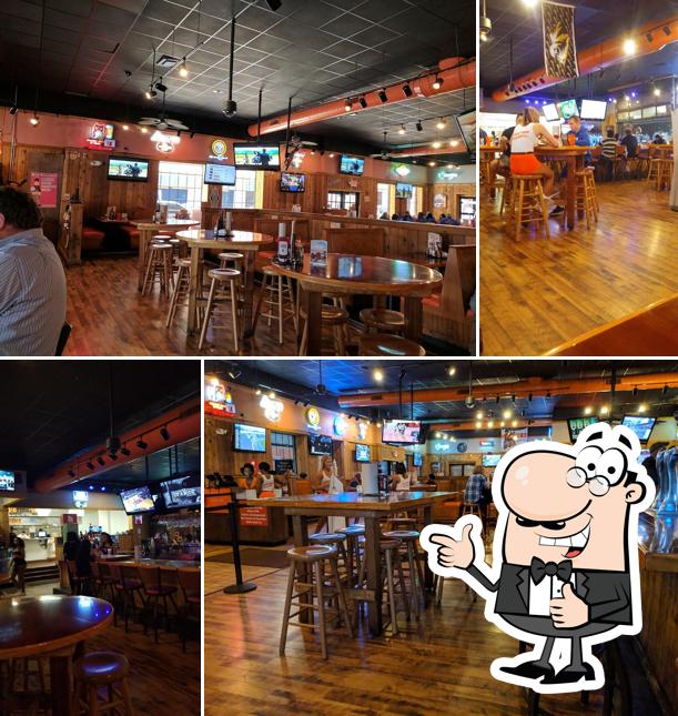 Hooters, 100 N 7th St in St. Louis - Restaurant menu and reviews