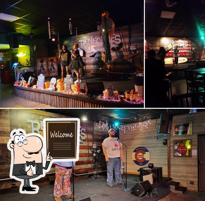 Renegades Bar & Grill in Garden City - Restaurant menu and reviews