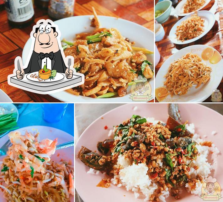 ร้านผัดไทยนายหนุ่ย restaurant, Chum Phae - Restaurant reviews