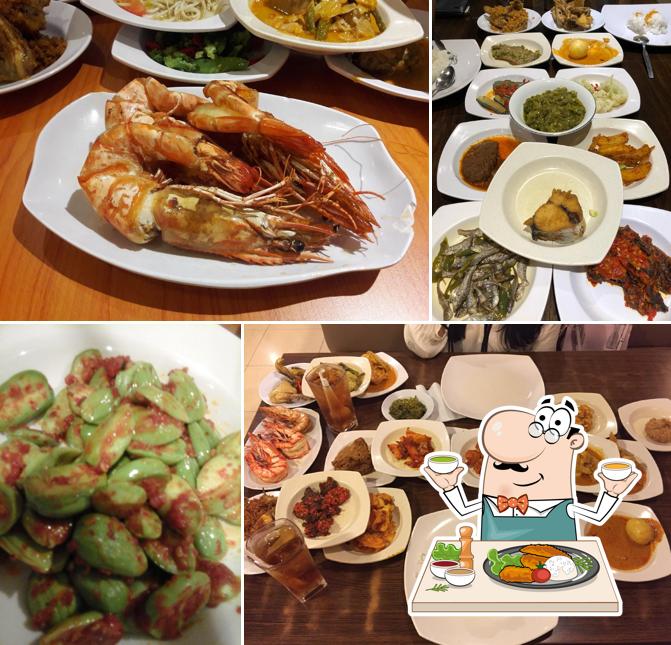 Restaurant Padang Sari Ratu (Plaza Indonesia), Central Jakarta ...