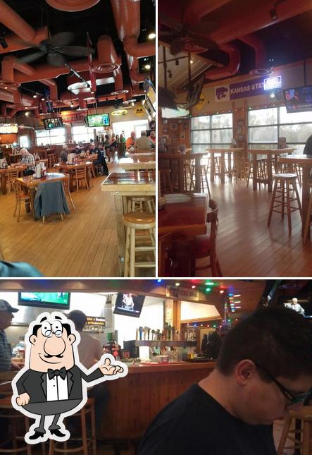 Hooters, 6100 SW 10th Ave in Topeka - Restaurant menu and reviews