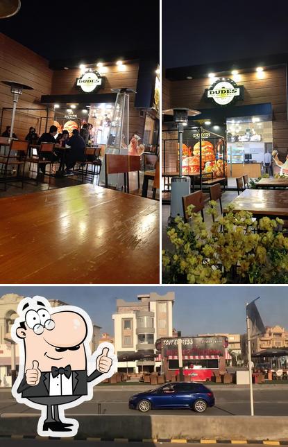 DUDES restaurant, Madinat as-Sadis min Uktubar - Restaurantspeisekarten ...