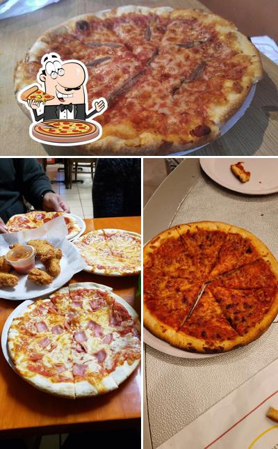 Singas Famous Pizza in Elmwood Park - Restaurant menu and reviews