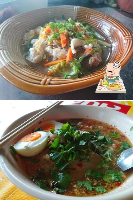 Je Aoun Restaurant Noodle and Food, Phraek Nam Daeng - Restaurant menu ...