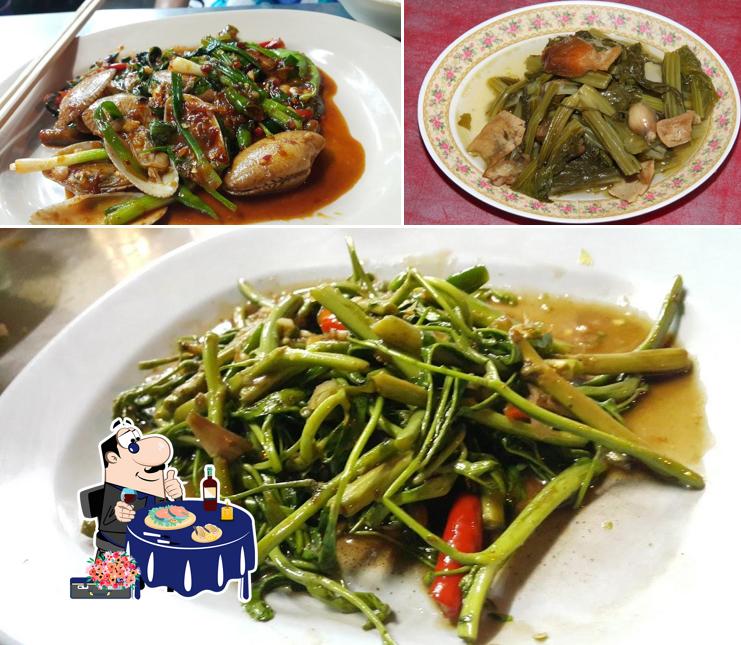Ресторан Khao Tom Jay Suay, Бангкок, 547 ถนน พลับพลาไชย แขวง ป้อมปราบฯ ...