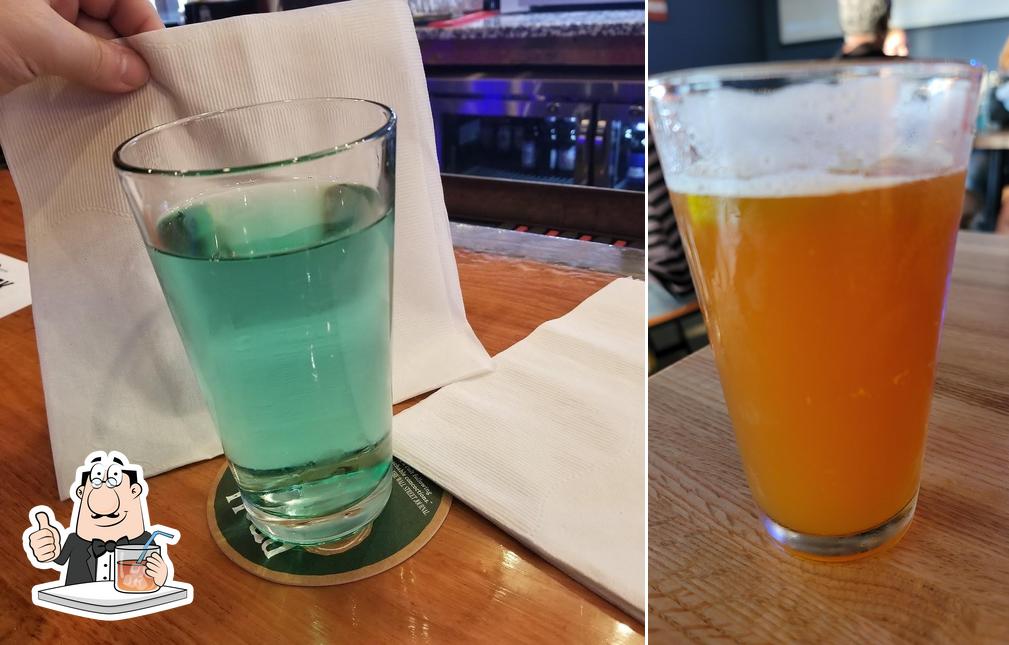 Blue Shark Ale House in Urbandale - Restaurant reviews