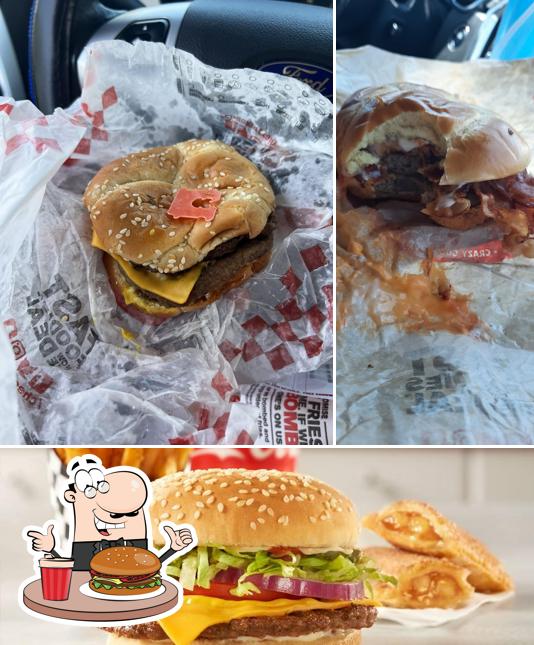 Rally's, 5800 N Springboro Pike in Dayton - Restaurant menu and reviews