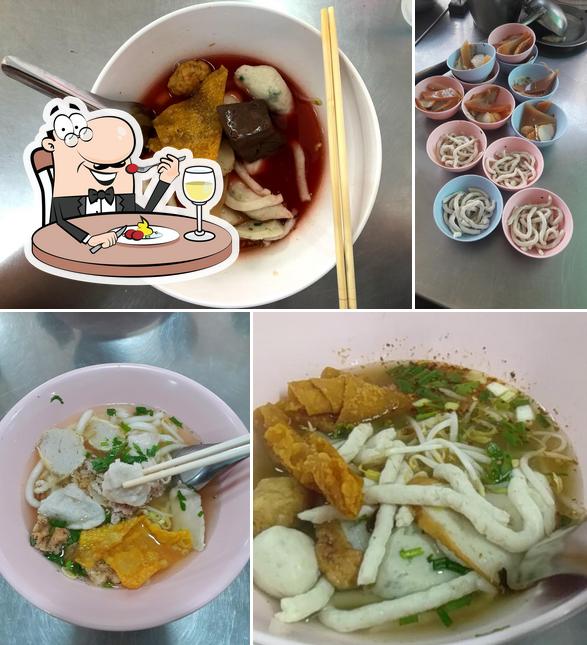 ร้านเจียงลูกชิ้นปลา, Si Racha - Menú del restaurante, precios y reseñas