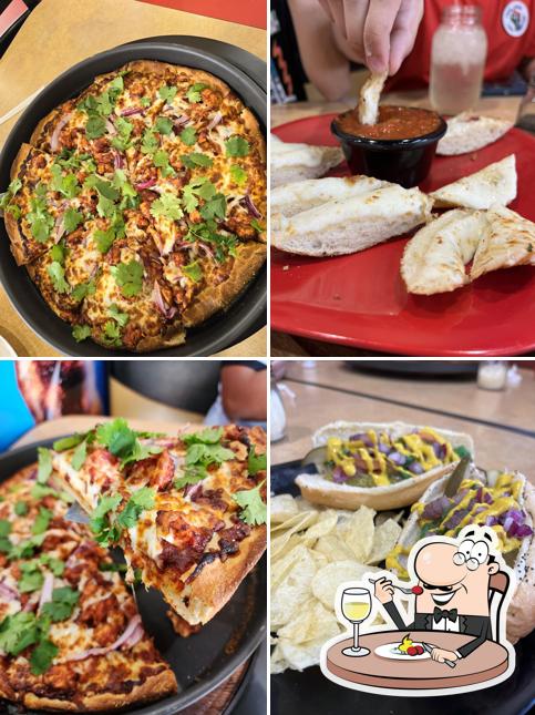 Chicago Deep Dish Pizza Las Colinas, Irving - Restaurant menu, prices ...