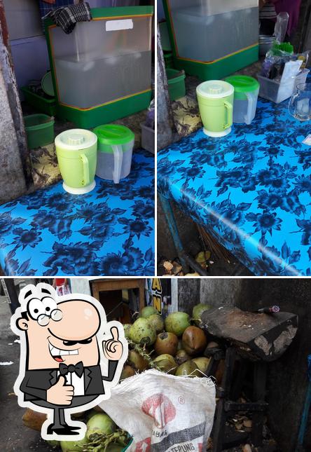 Es Degan Any cafe, Pati