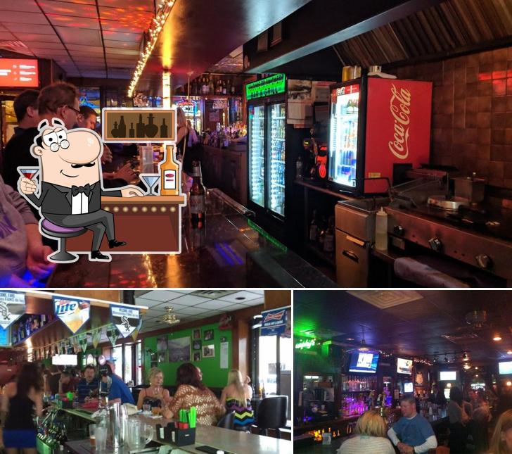 Snickers Bar & Grill, Chicago - Restaurant menu, prices and reviews