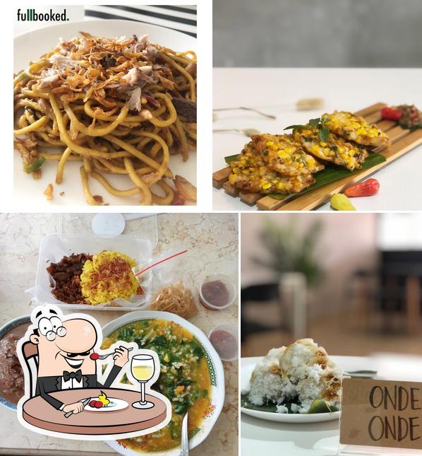 FULLBOOKED CAFE, Curug Sangereng - Restaurant reviews