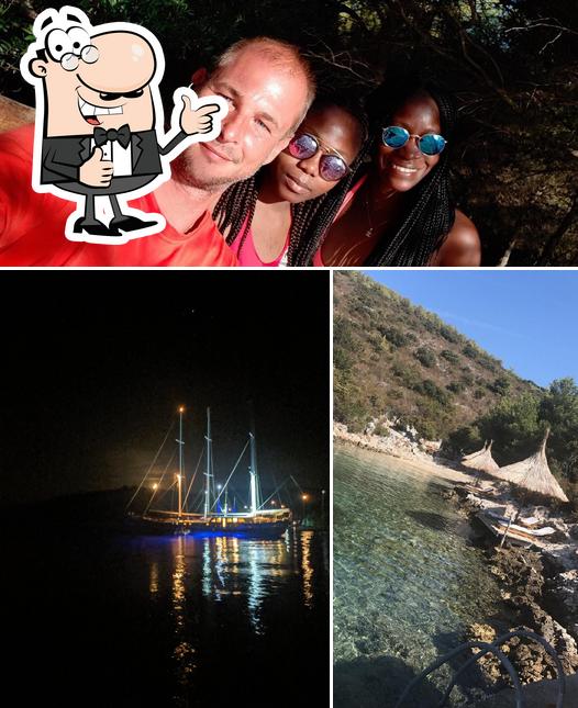 Calma Beach Bar, Hvar - Restaurant reviews