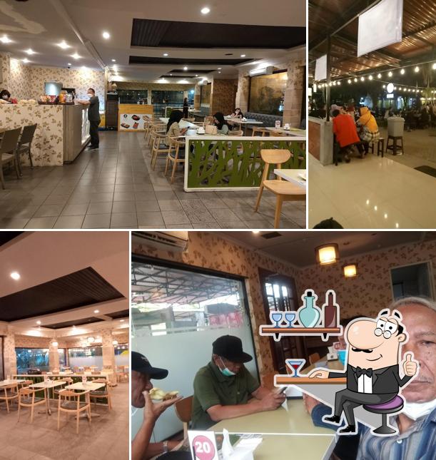 Happy Resto Manyar restaurant, Surabaya - Restaurant reviews