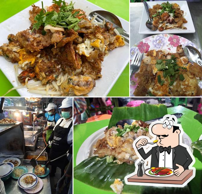 Joy's Oyster Omelette at Mahachai restaurant, Samut Sakhon - Restaurant ...