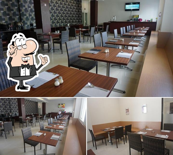Townhall Restaurant Midtown Xpress, Mentawa Baru Hilir - Restaurant reviews