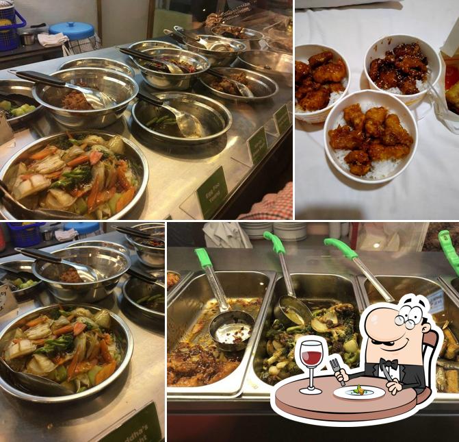 Rush Hour at Plaza UOB restaurant, Jakarta, Plaza UOB jl mh thamrin no ...