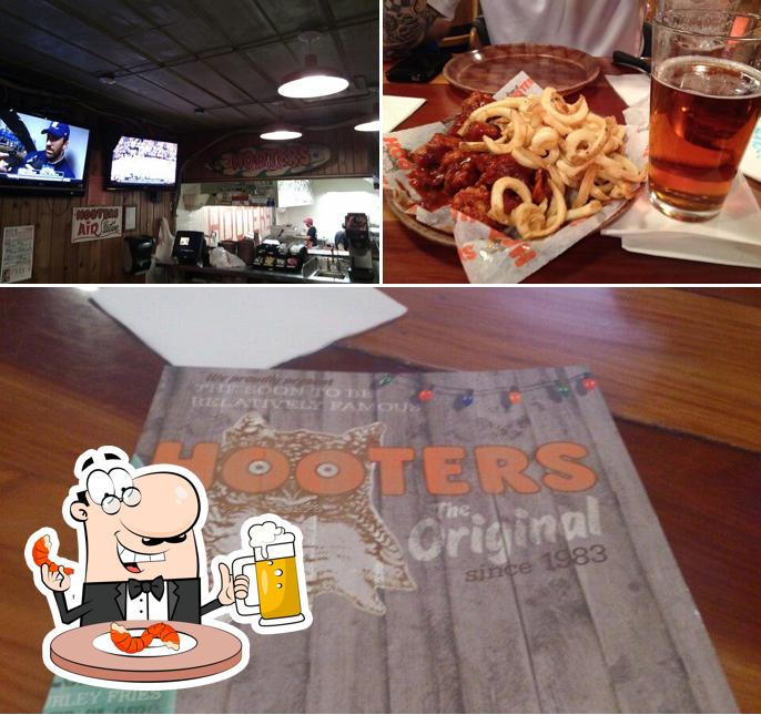 Hooters, 211 W 56th St in New York City - Restaurant menu and reviews