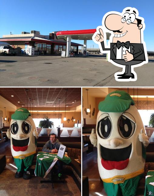 Humpty's Big Plate Diner - Yorkton, junction of Highways 9 & 16 in ...