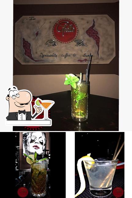 Ghetto Bar, Kato Komi