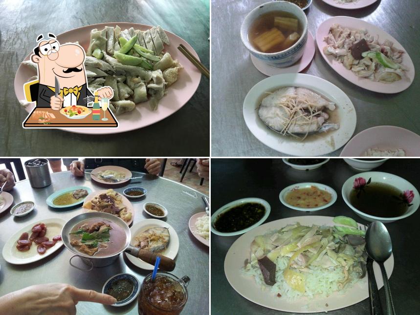 Chok Dee Chicken Rice, Bangkok - Restaurant menu, prices and reviews