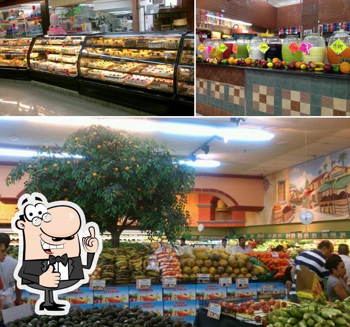El Rancho Supermercado in Arlington