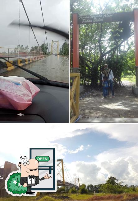 Warung Air Nyiur cafe, Handil Bakti - Restaurant reviews