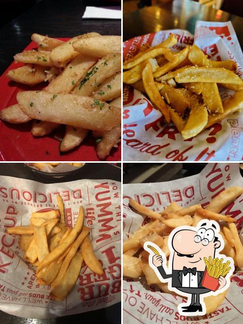 Red Robin Gourmet Burgers and Brews, 2220 Bergen Town Center in Paramus ...