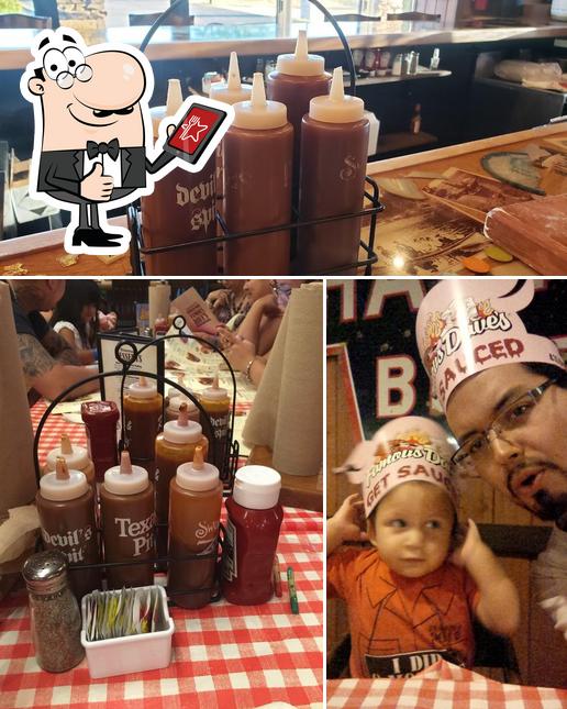 Famous Dave's Bar-B-Que, 31 Meadowview Dr in Lake Delton - Restaurant ...