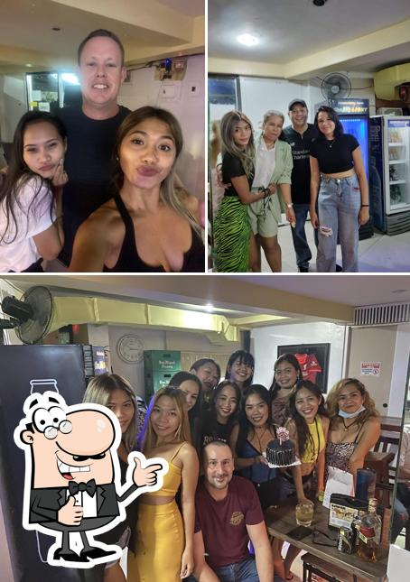 Funky Monkey 143 Bar, Makati - Restaurant menu, prices and reviews