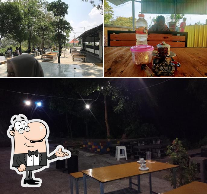 Circuit Cafe, Gresik - Restaurant menu, prices and reviews