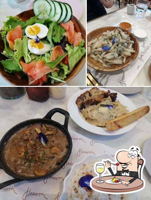 Flossom Kitchen + Cafe (SM North Towers), Quezon City, M24M+J6H ...
