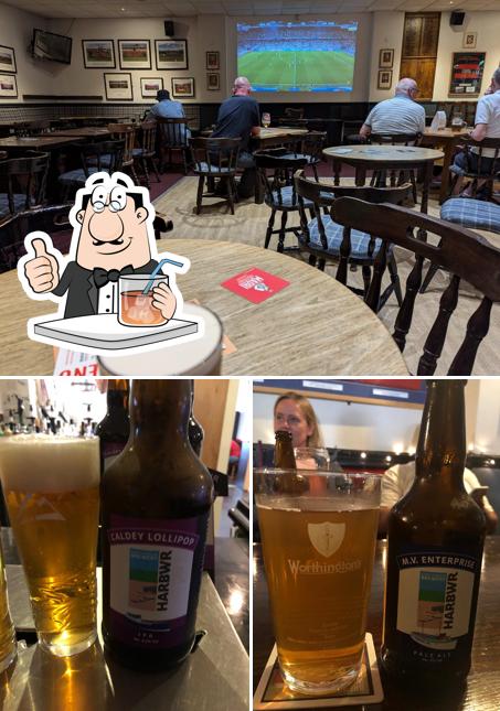Top 7 pubs & bars in Tenby, october 2025 - Restaurant Guru