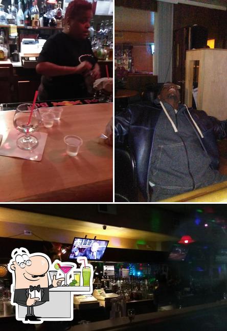 There Lounge in Chicago - Restaurant reviews