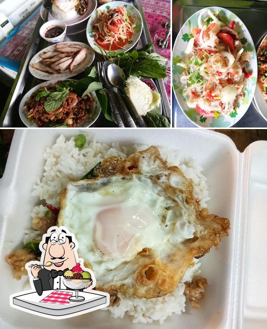 ลาบอุบล Larb Ubon (Isan Food) restaurant, Na Chom Thian - Restaurant ...
