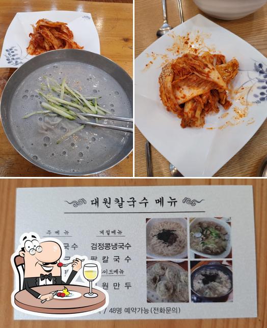 Daewon kalguksu restaurant, Seoul, 8-5 Dongsomun-ro 23-gil - Restaurant ...