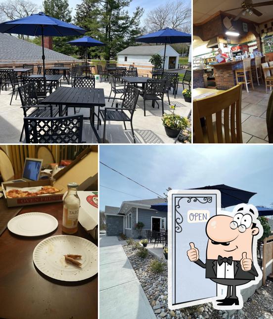 Hometown Pizza Of Prospect, 29 Waterbury Rd in Prospect - Restaurant ...