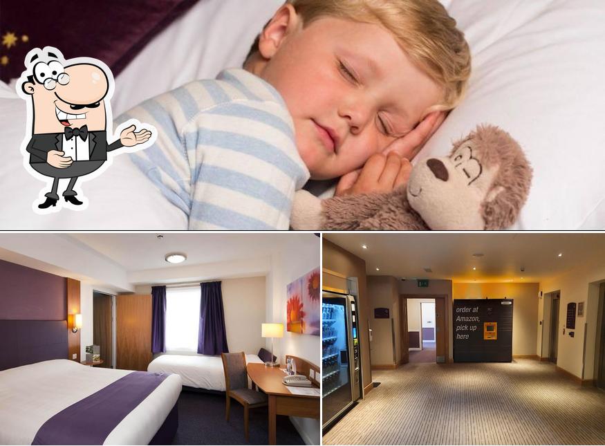 Premier Inn Heathrow Terminal 5 Airport in Longford - Restaurant reviews