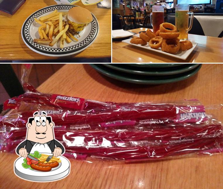 Quaker Steak & Lube, Pinellas Park - Restaurant menu, prices and reviews