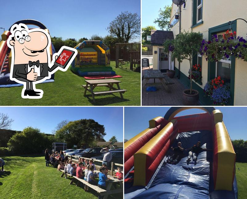 The Cross Inn, Broadmoor, Kilgetty in England - Restaurant reviews