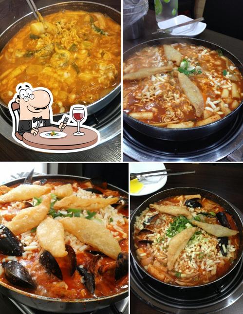Mukshidonna restaurant, Seoul, 22 Hongik-ro 6-gil