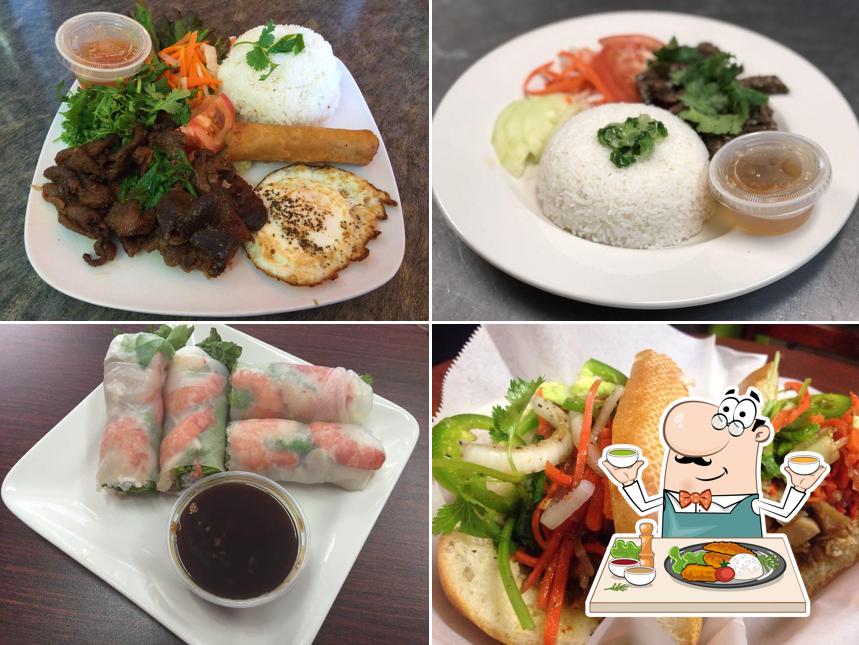 Mom's Bun Mi in Oakland - Restaurant menu and reviews