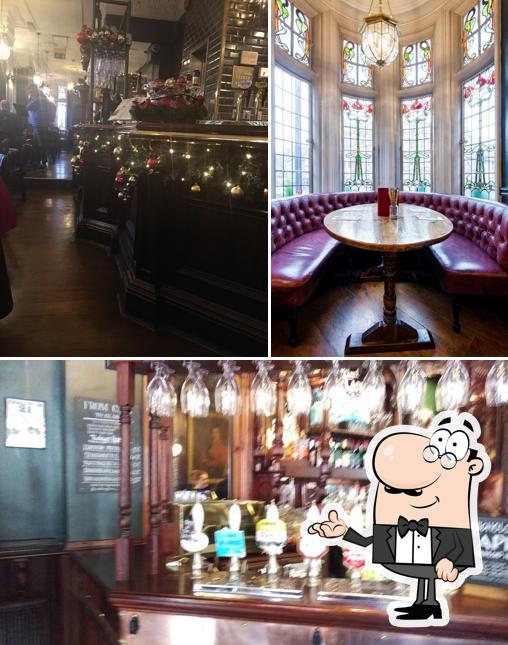 The Wellington, 351 Strand in London - Restaurant menu and reviews