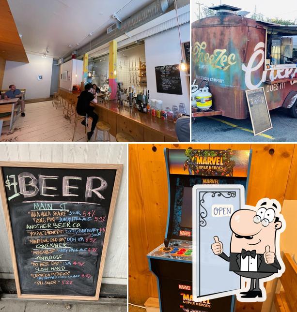 Between 2 Buns Burgers in Vancouver - Restaurant menu and reviews
