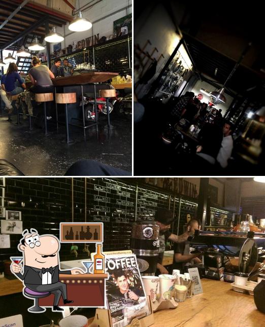 Deluxe Coffeeworks cafe, Cape Town, 171A Buitenkant St - Restaurant ...