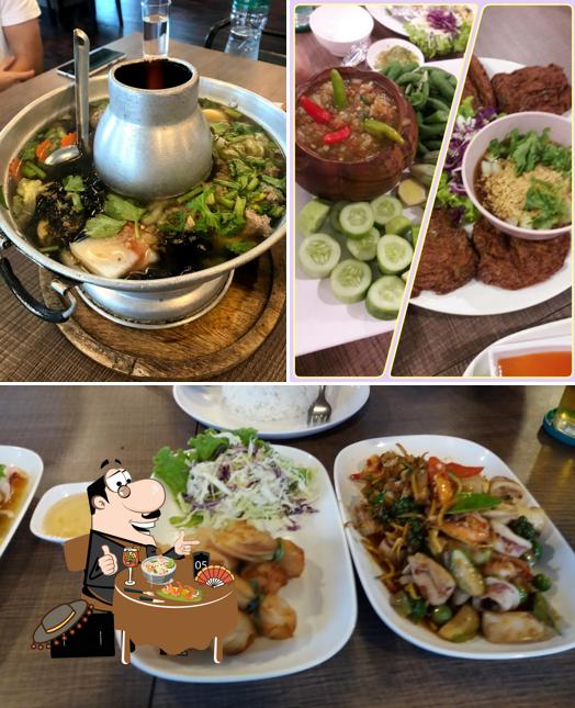 สโมสรเพชรเกล็ดแก้ว (Seaman club), Bang Sare - Restaurant reviews