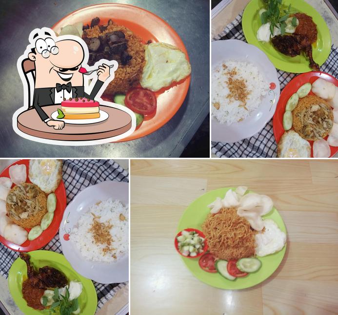 Aneka Nasi Goreng Dan Ayam Bagor restaurant, Pekanbaru, GF74+928 ...