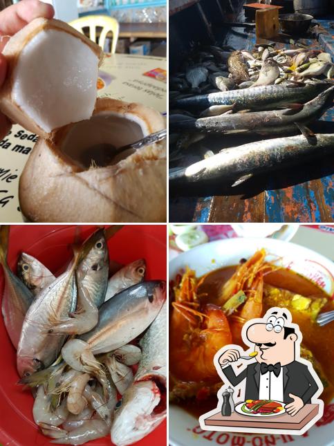 RM Ikan Bakar Serasi Mpok Yanah restaurant, Tegal Angus - Restaurant ...