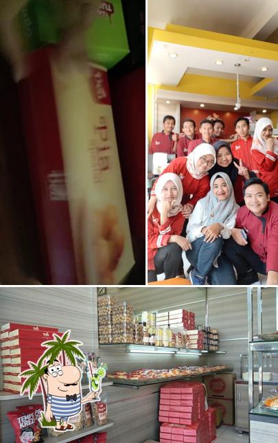 Dea Bakery Dampit, Dampit - Restaurant menu and reviews